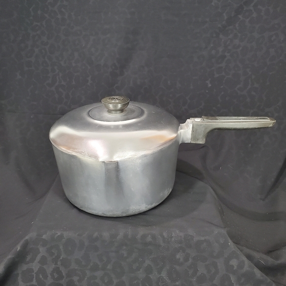 Magna-lite | Kitchen | Magnalite 4 Quart4 Liter Saucepan Pot With Lid ...